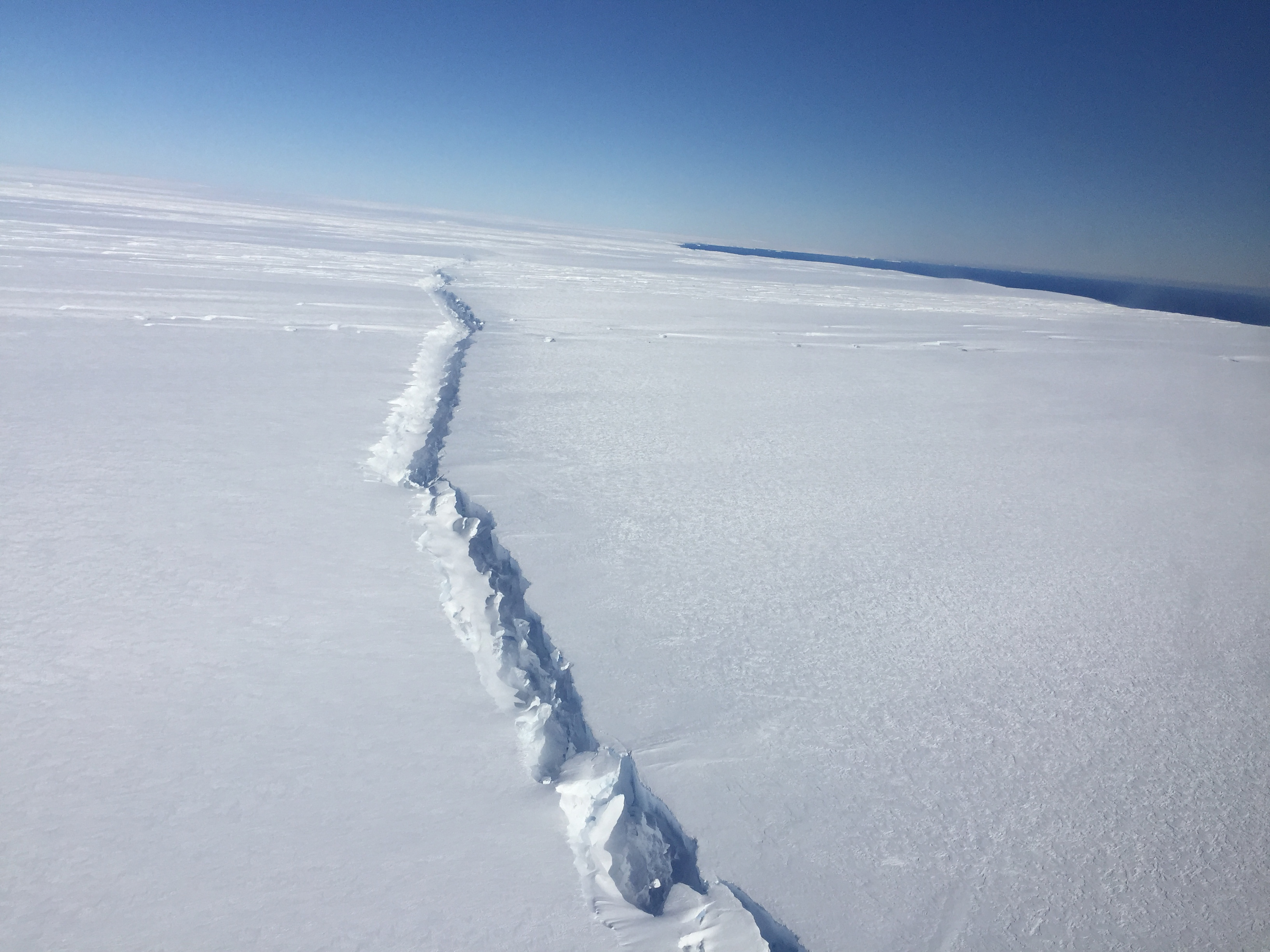 Iceberg Three Times Larger Than Manhattan Breaks Off Into Western ...